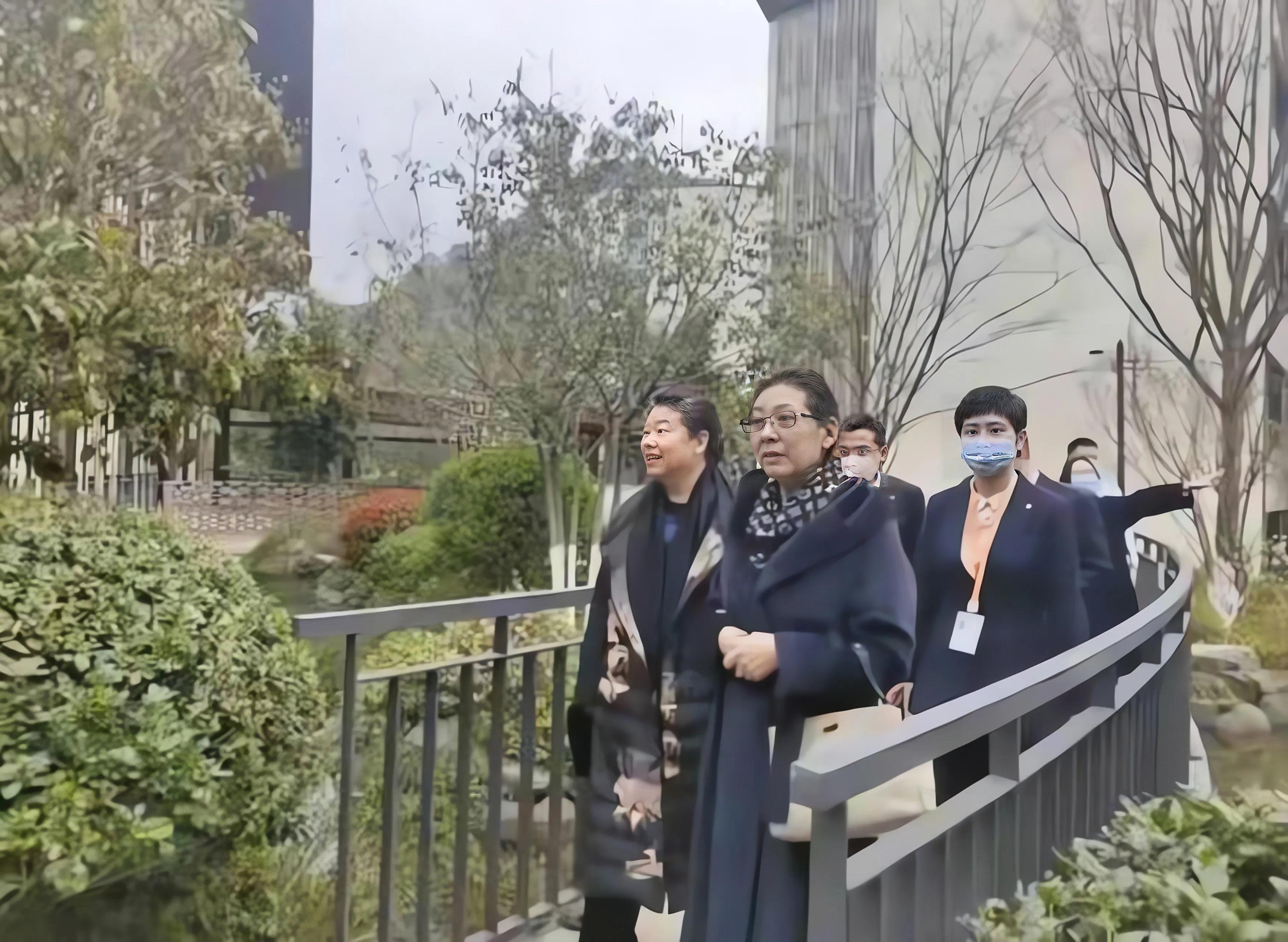 69-year-old Guan Mucun and her husband settled in a top nursing home ...