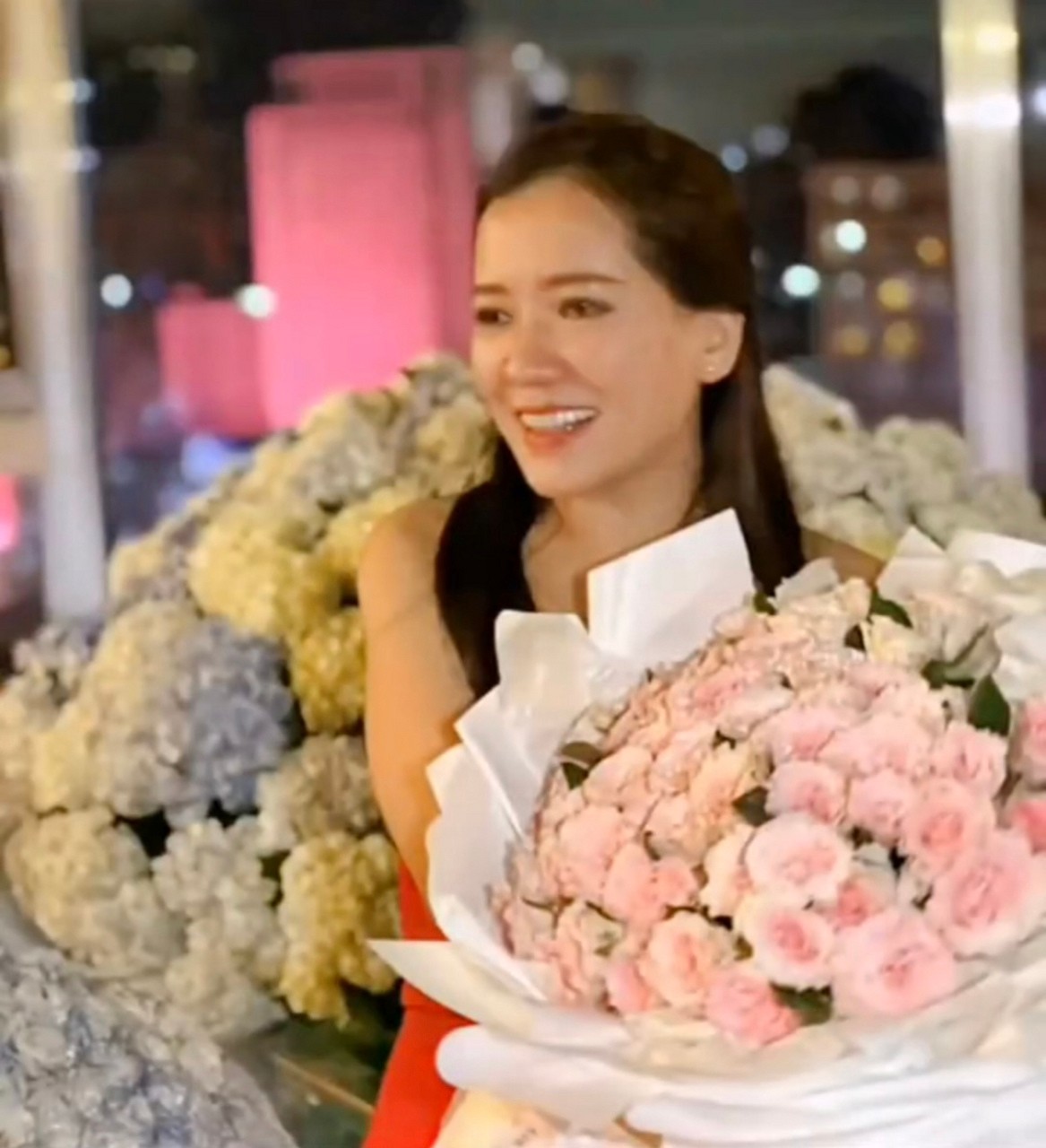 The "double life" of Wei Rong, the female devil in northern Myanmar: she looks like a fairy in ...