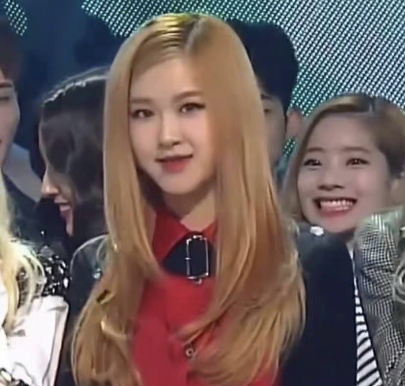 The old photos of Park Chae-young's debut look like this!This is the old picture of Jennie ...