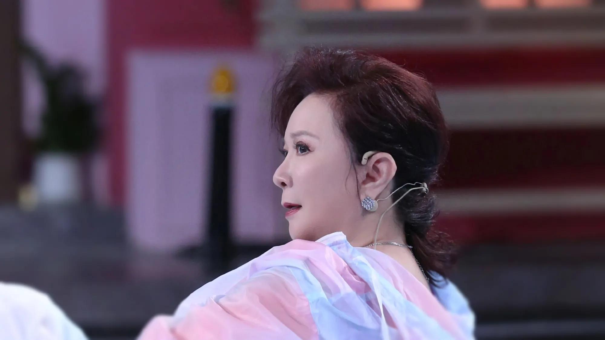 Teacher Cai Ming appeared recently, and the side face crit showed the ...