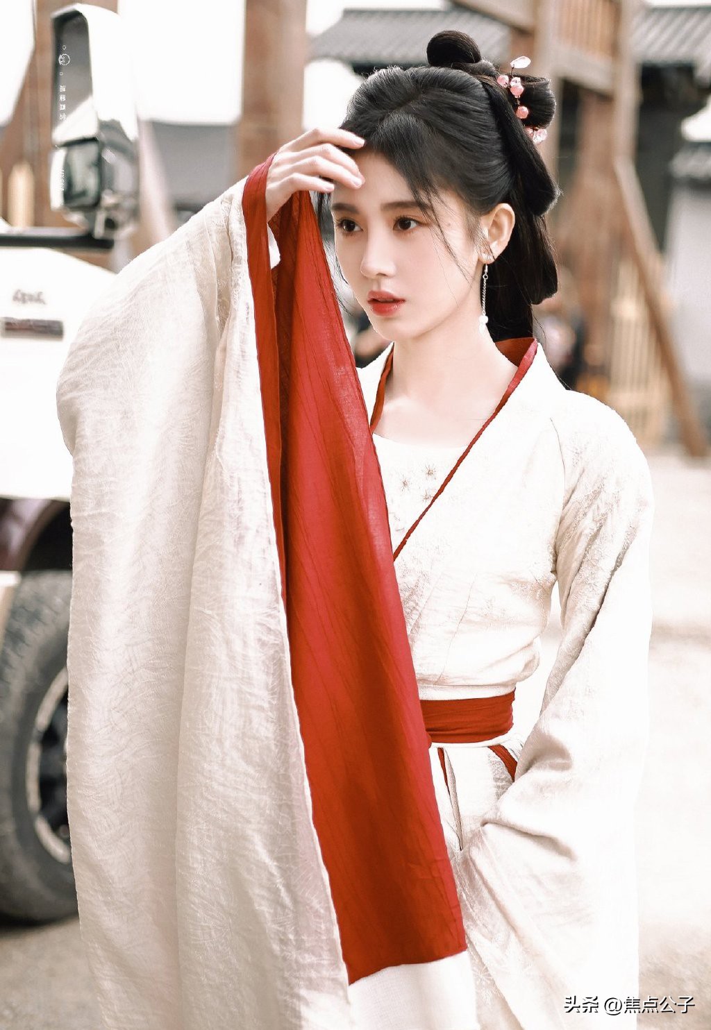Zhao Lusi and Ju Jingyi have the same braid! Ju Jingyi won the live ...