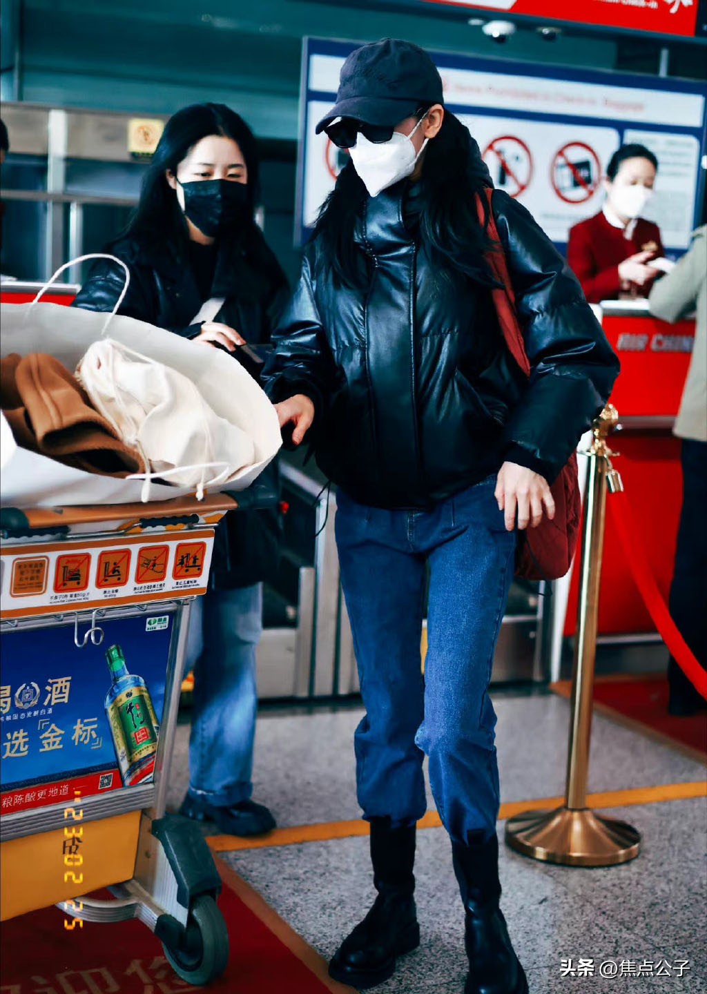 Reba's first appearance after pregnancy rumors! The black down jacket ...