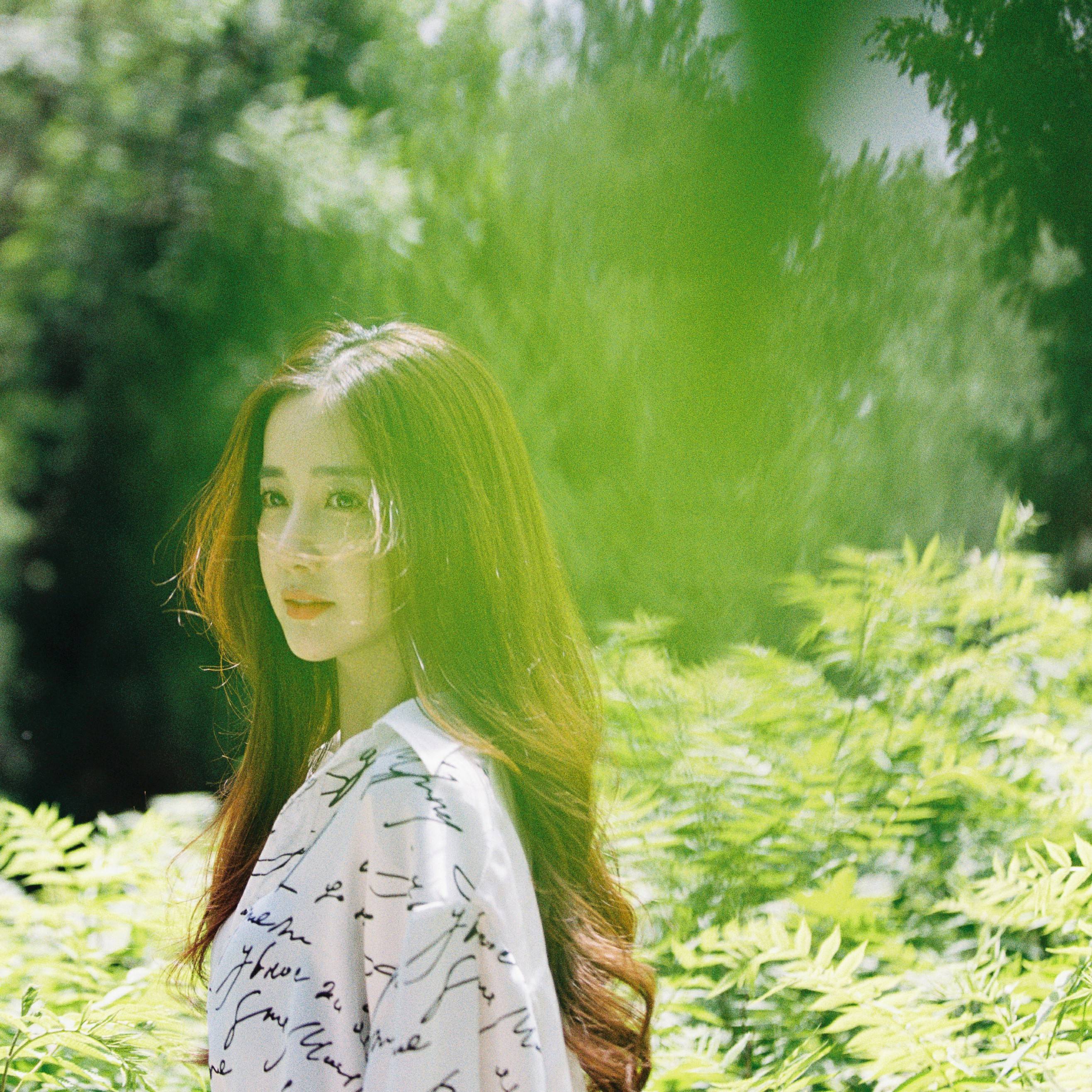 Chen Xinyu's spring outing photo was exposed, and the vitality of the ...