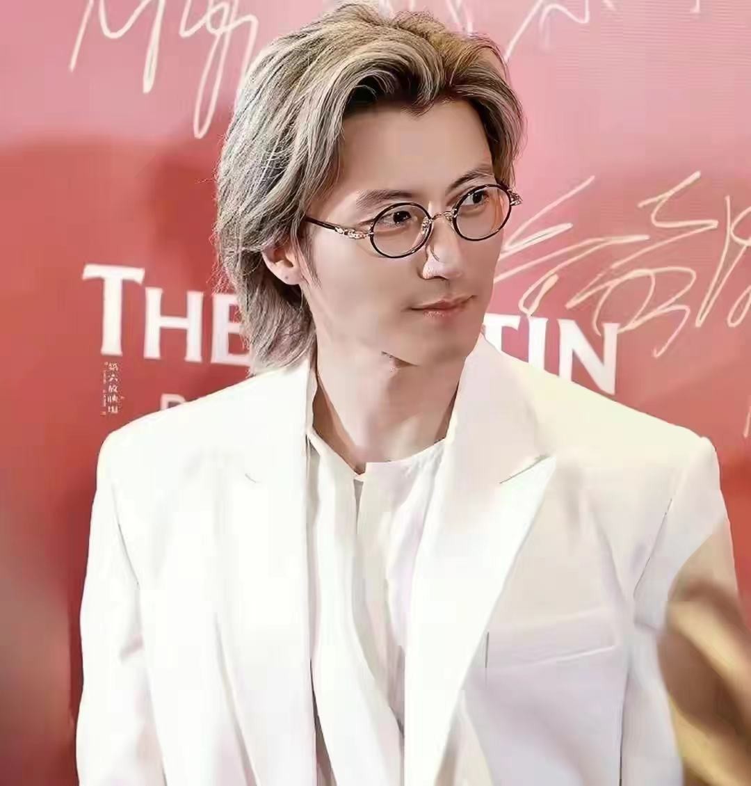 This time, Nicholas Tse, the "white hair" of the Shanghai Film Festival ...