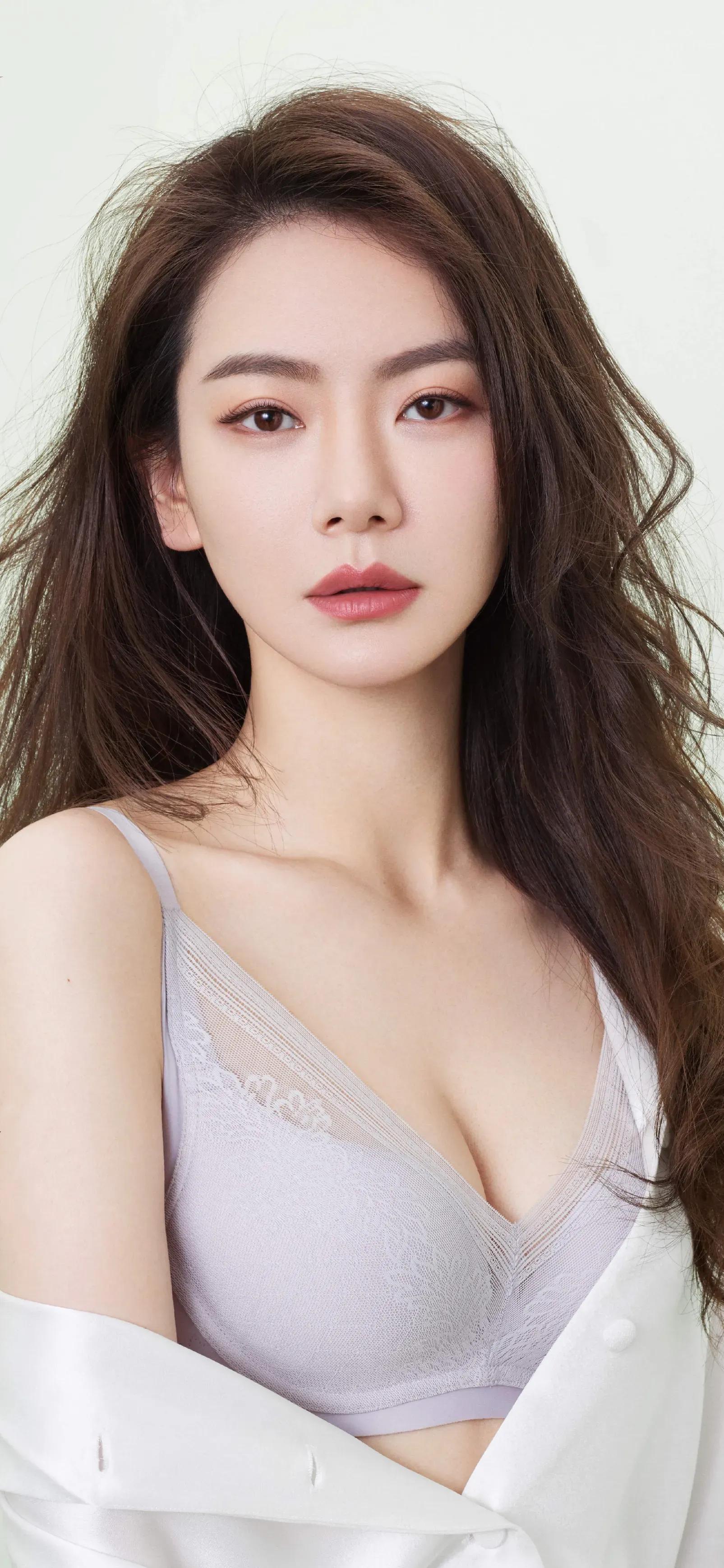 Qi Wei is a sexy actress, with beauty and talent - iMedia