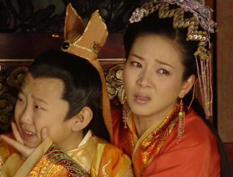 Star Hou Xiang: He stopped growing at the age of 9, and he was less ...