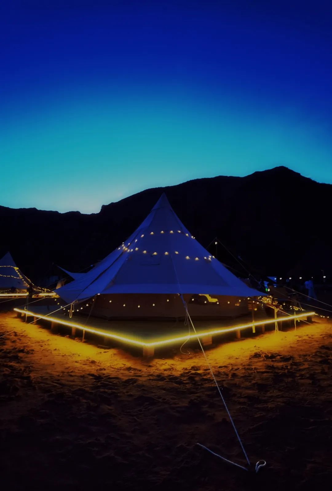 Lanzhou's first desert camp "Chun Ye Qiu Meng" tent graffiti art ...