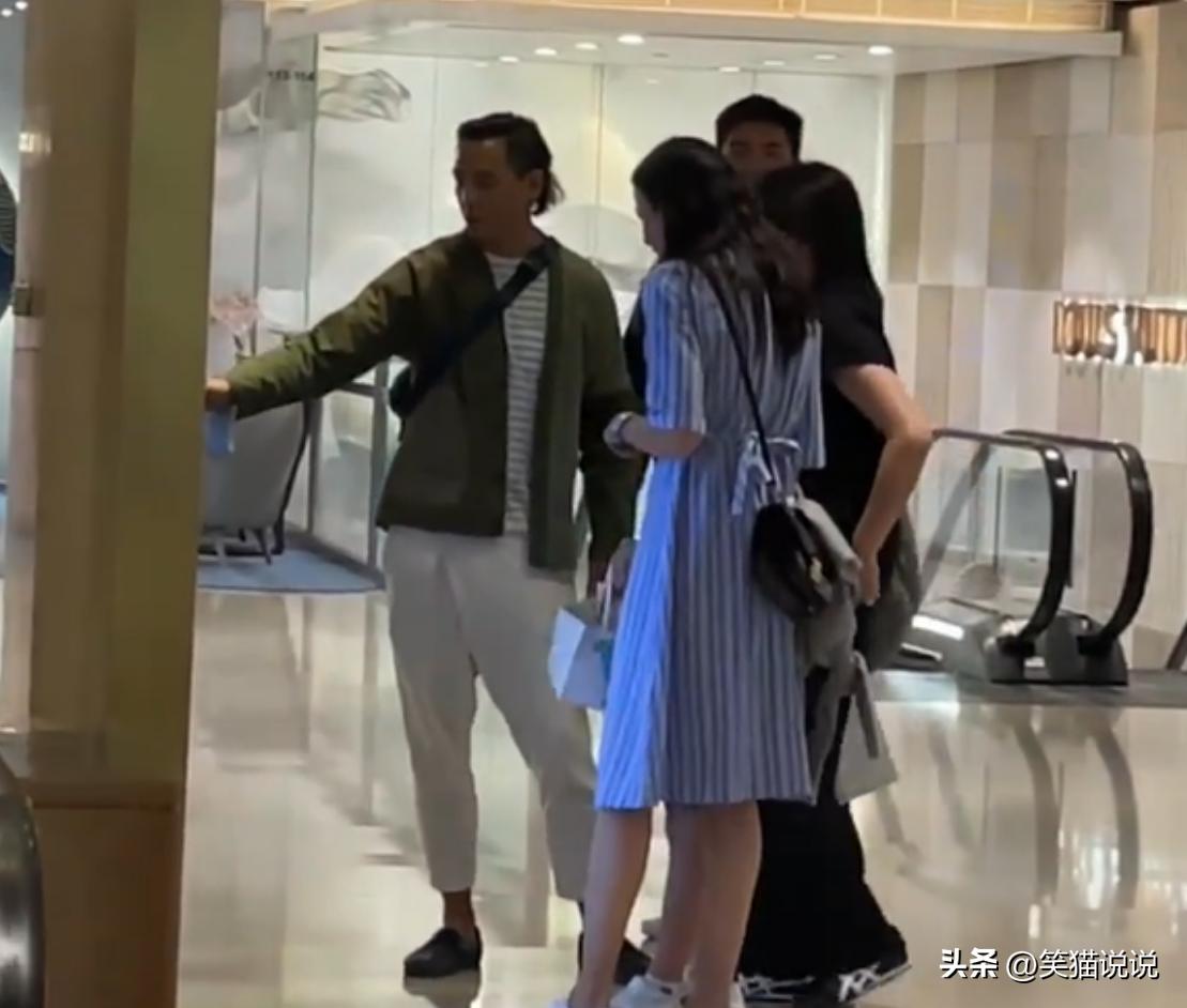 49-year-old Wu Yanzu was met by chance in Hong Kong, chatting with his ...