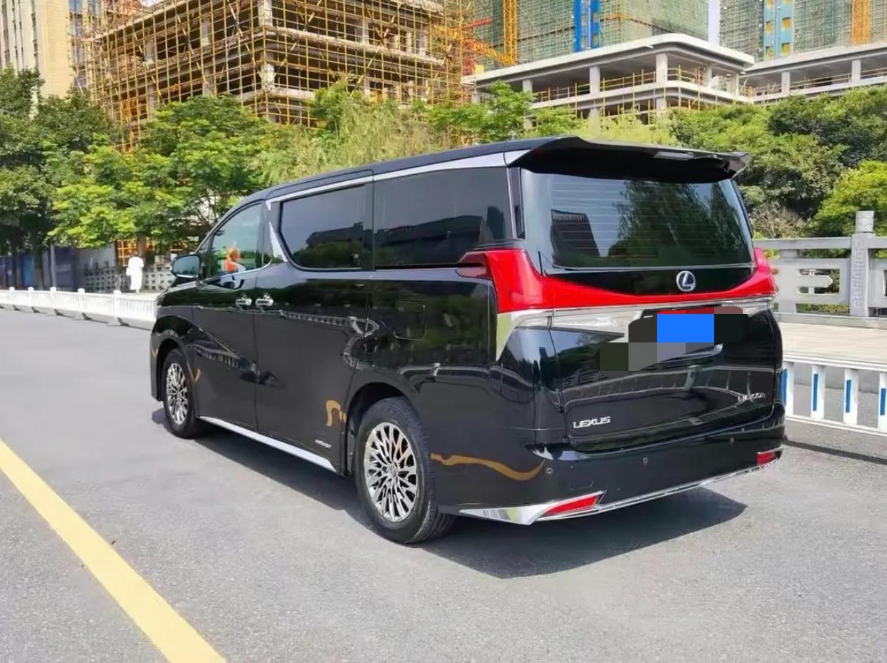 The ceiling of the nanny car, what other car can surpass it in the ...