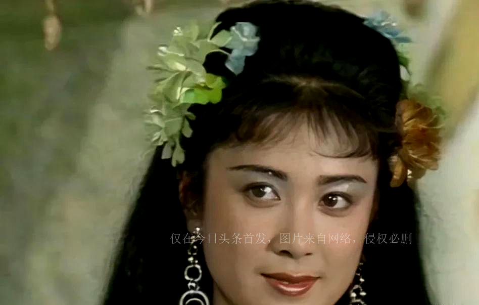 Discovered that Xu Ya, who plays Queen Shang Qingjun in Gods of Honor ...