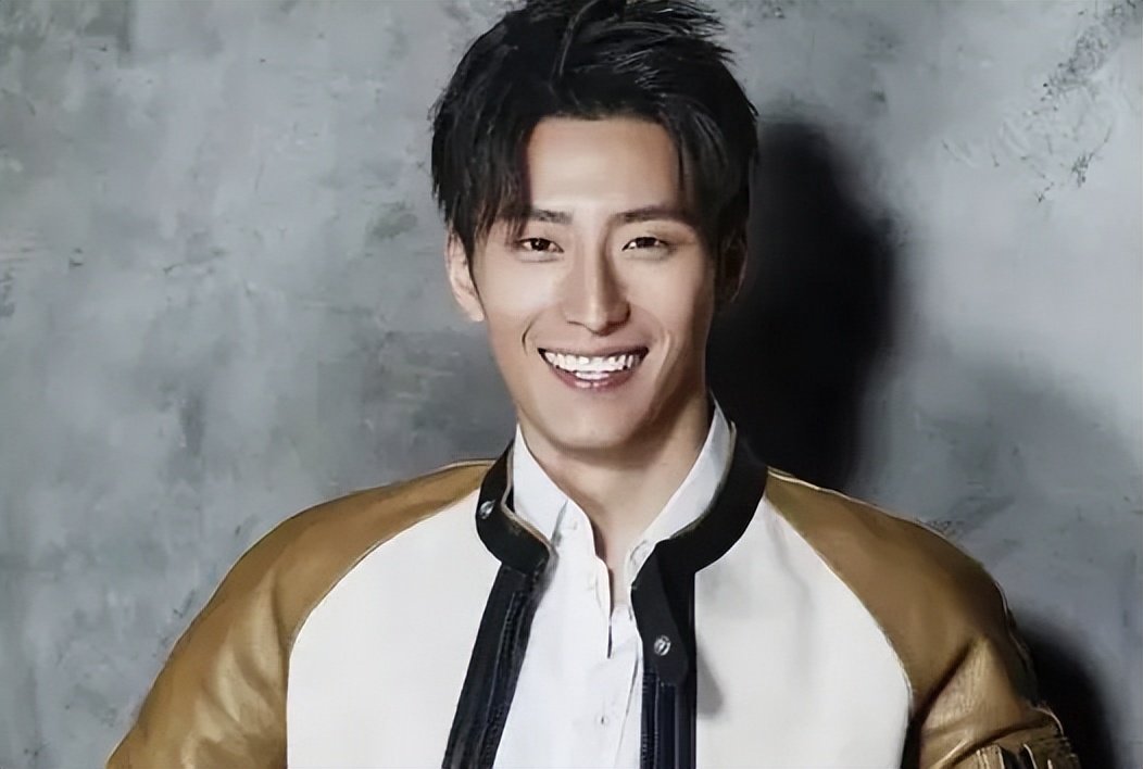 Dou Xiao made his debut as the hero of Zhang Yimou's movie, and his ...