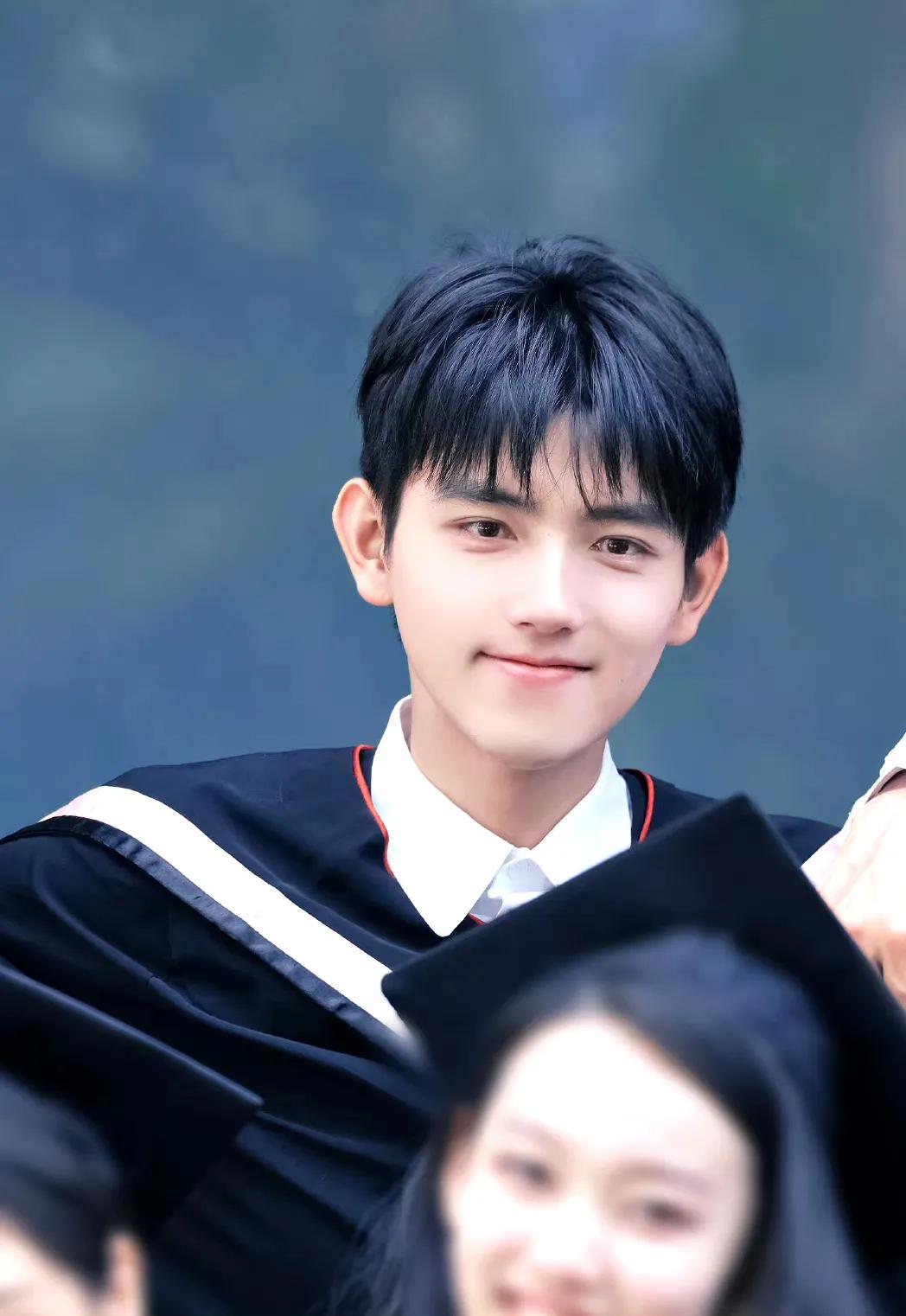 Chen Feiyu, the top performer, appeared in Beijing Film Academy, taking ...