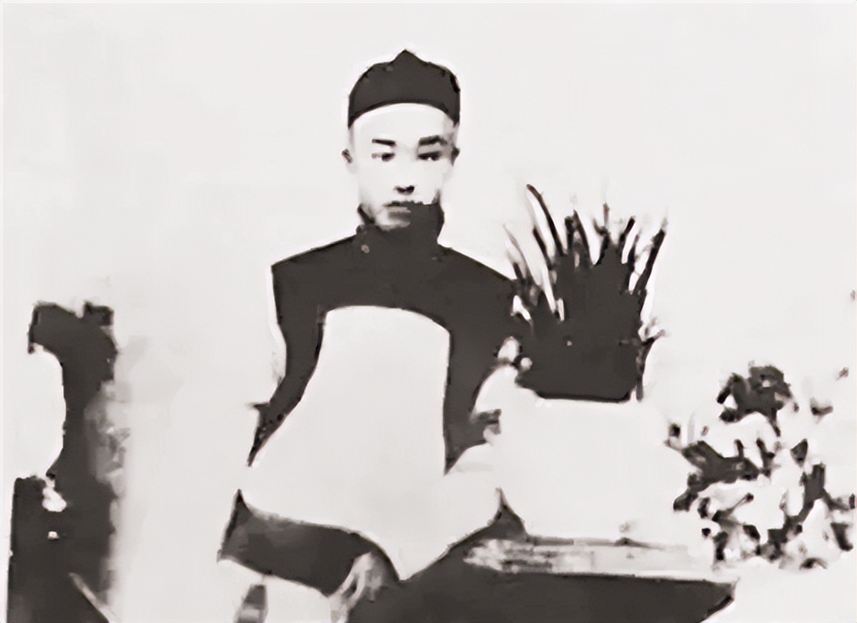 Master Hongyi left two suicide notes before he passed away. He ...