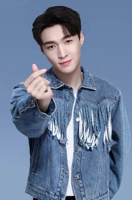 Zhang Yixing's new album "PRODUCER" ignited the world, Wang Leehom, Jay ...