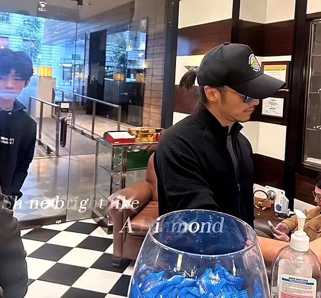 Nicholas Tse and his 16-year-old eldest son returned to Hong Kong ...
