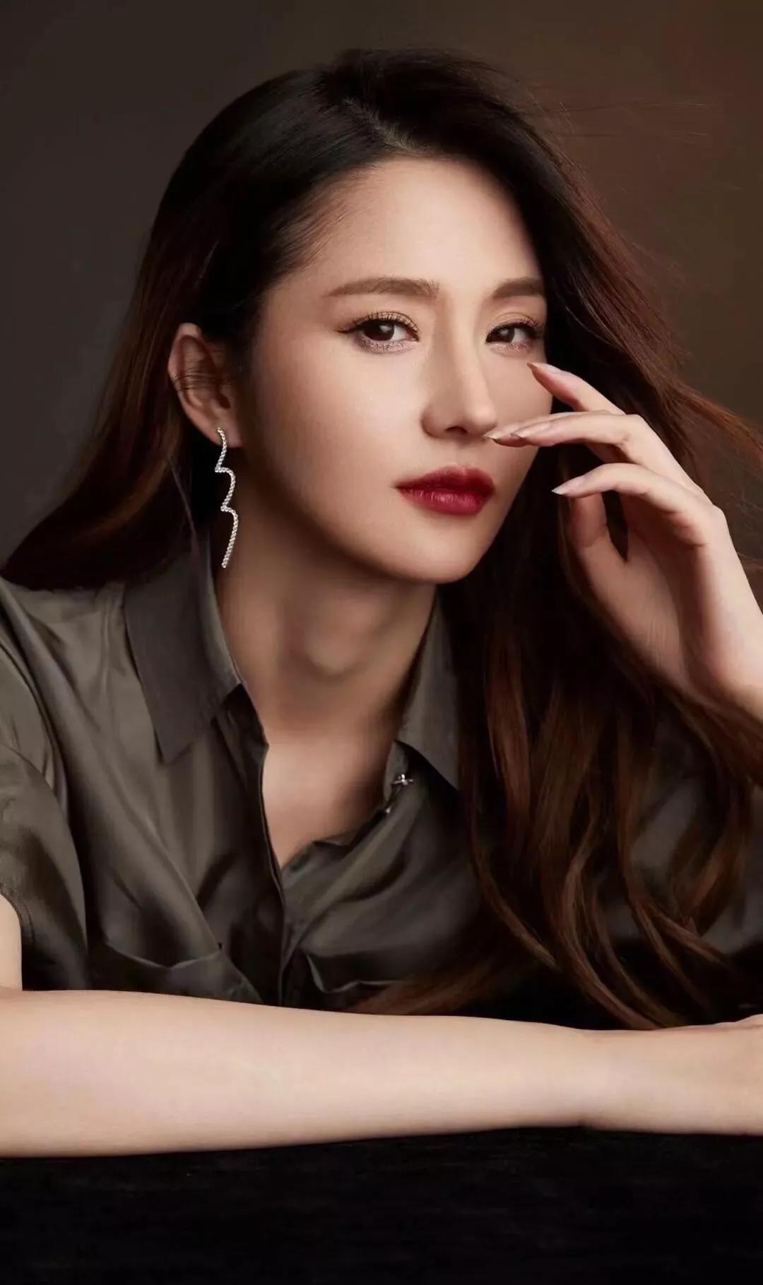 Share pictures - sexy goddess Lan Xinyan - iNEWS