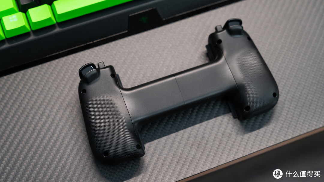 Hardcore gaming equipment for the new iPhone, Razer Knights gamepad ...