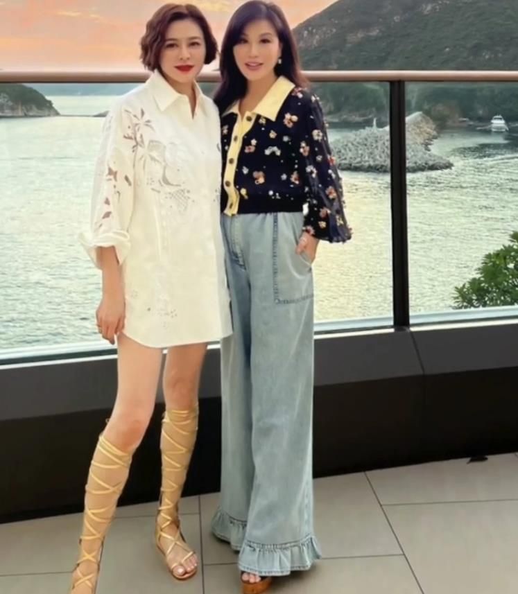 Guan Zhilin celebrates her 60th birthday, surrounded by flowers and ...