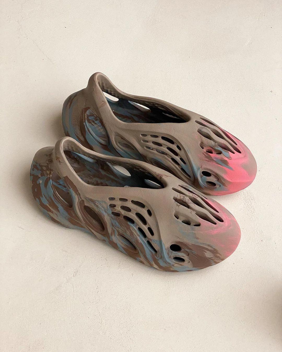 The new YEEZY clog colorway gets a blast of bright pink in its marble ...