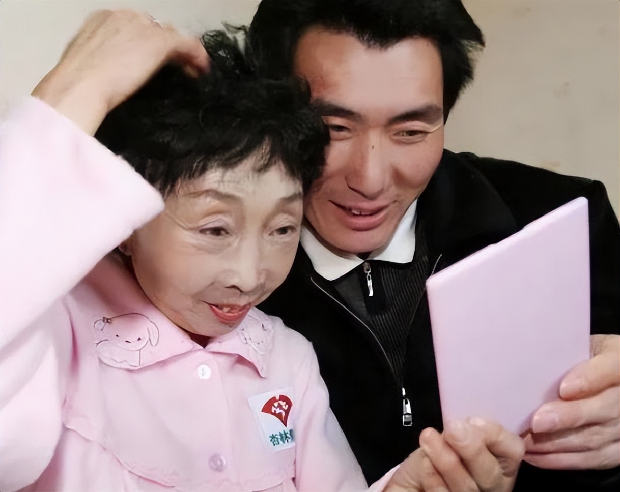 87-year-old Ma Yuqin went crazy live! Li Yucheng was persuaded to ...