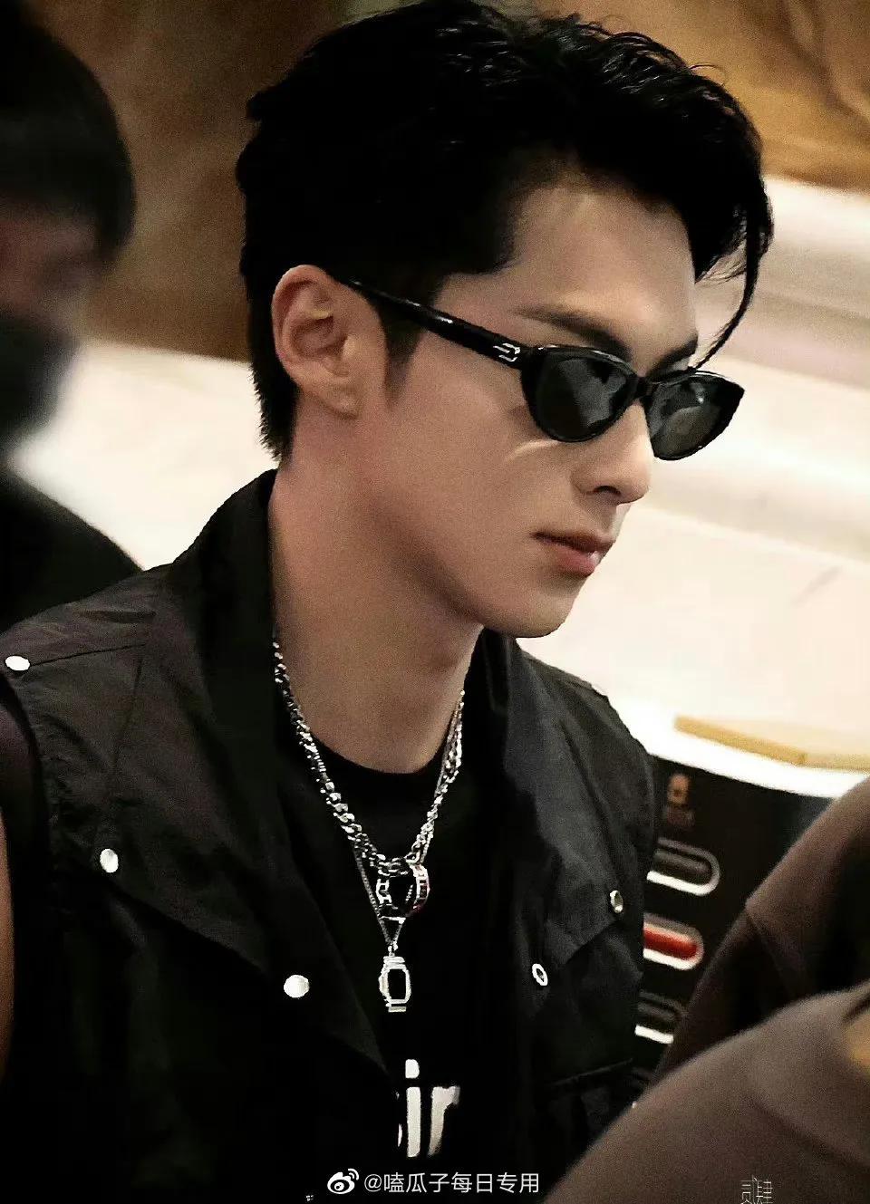 Are Wang Hedi and Cheng Yi's two-day off-the-shelf sports models ...