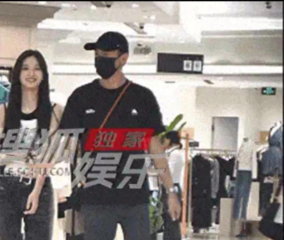 Lin Gengxin has a new girlfriend! The two held hands and hugged each ...
