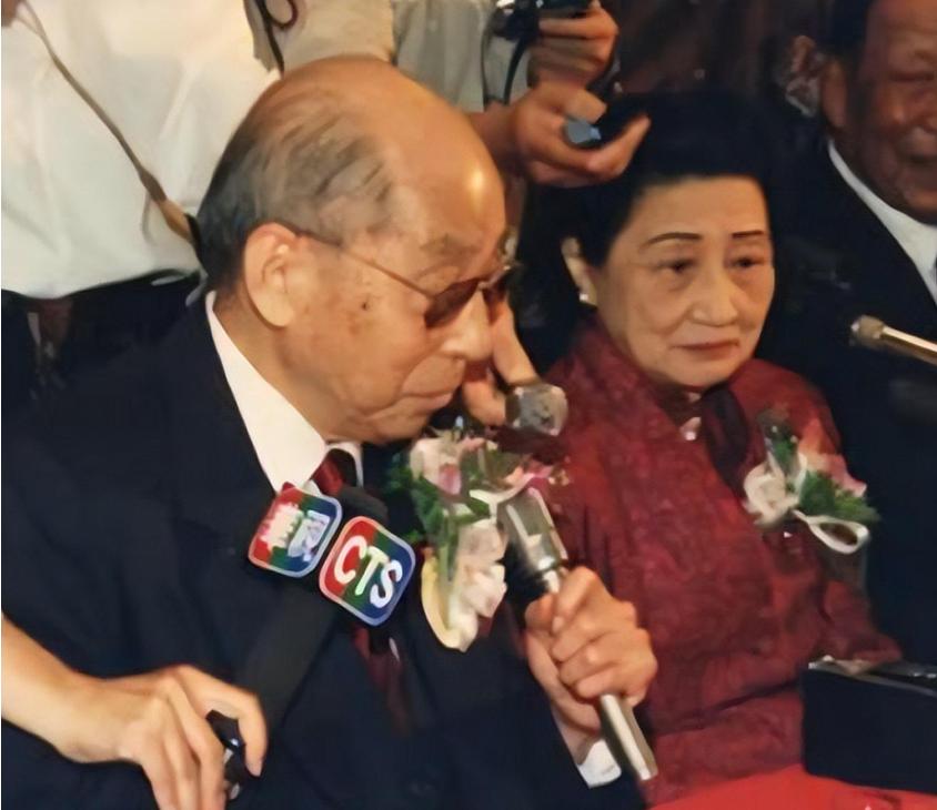 In 1991, Deng Xiaoping asked Zhang Xueliang to return to the mainland ...