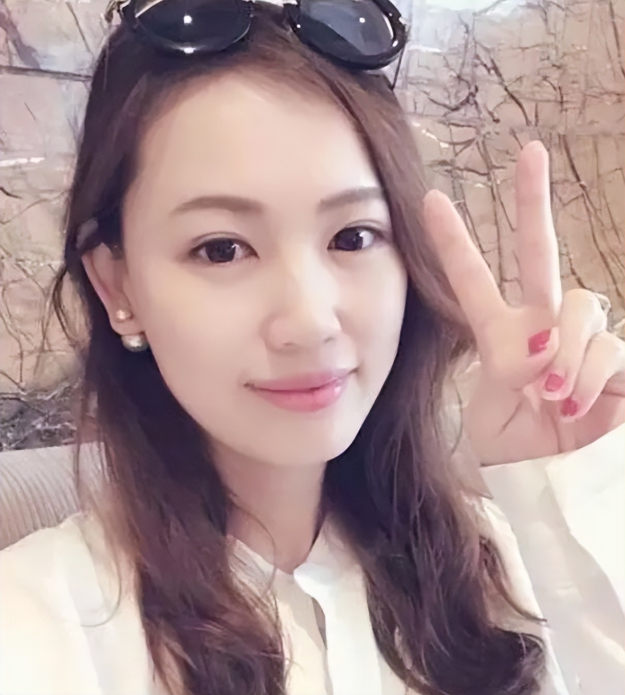 The "beautiful wife" Ma Rong, who is so rich that she must "play to ...