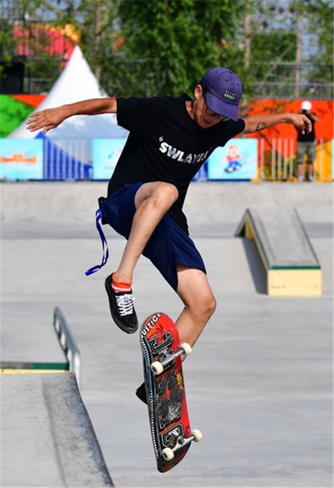 Joan Murray: Jumped from 4,400 meters, the parachute failed, but was ...