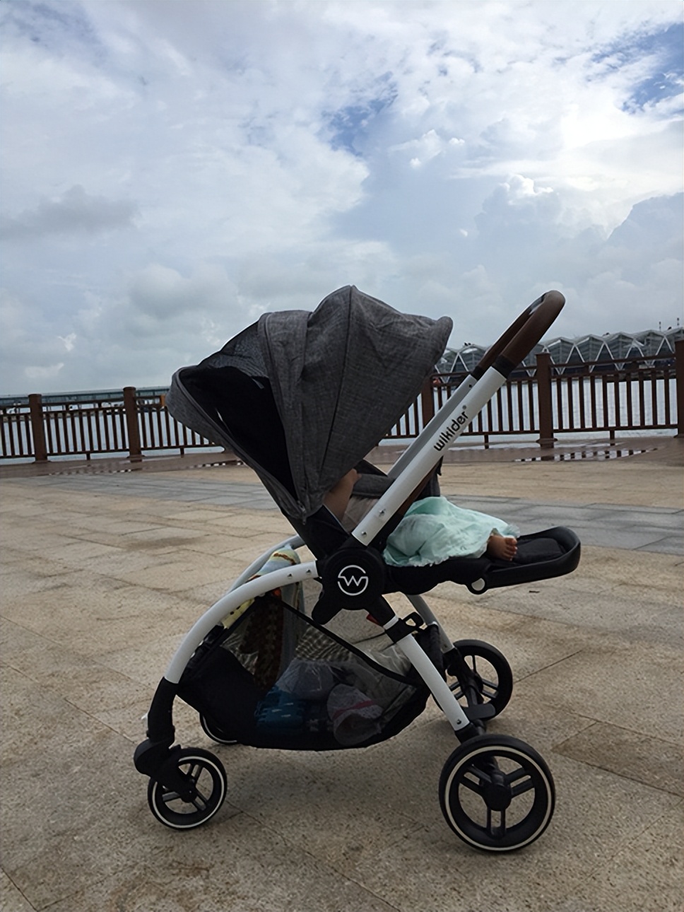 Ranking of lightweight stroller brands that fold safely and store in ...