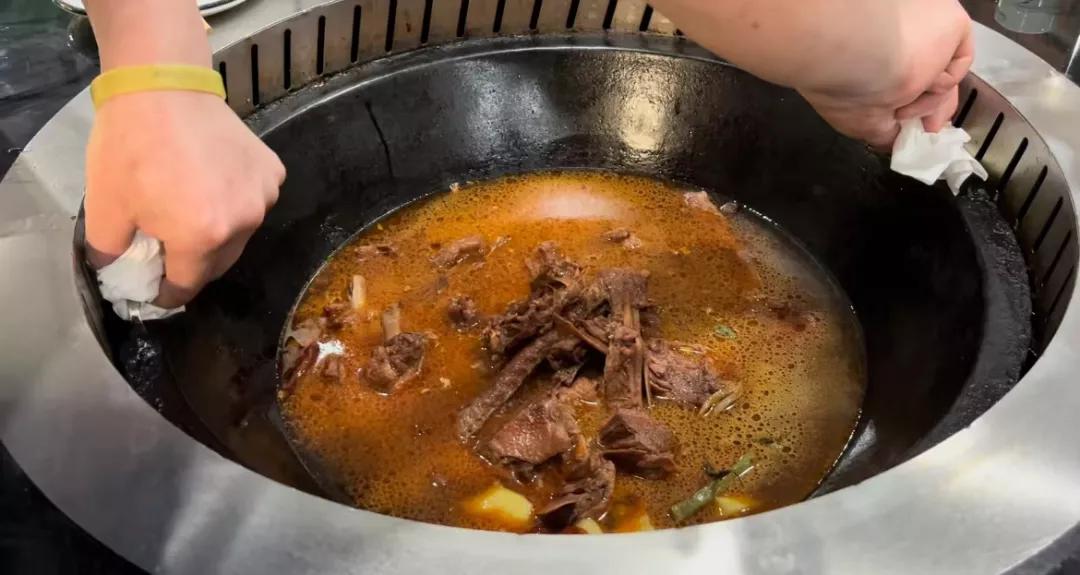 Why is the iron pot stew that Northeasterners don't eat? - iNEWS