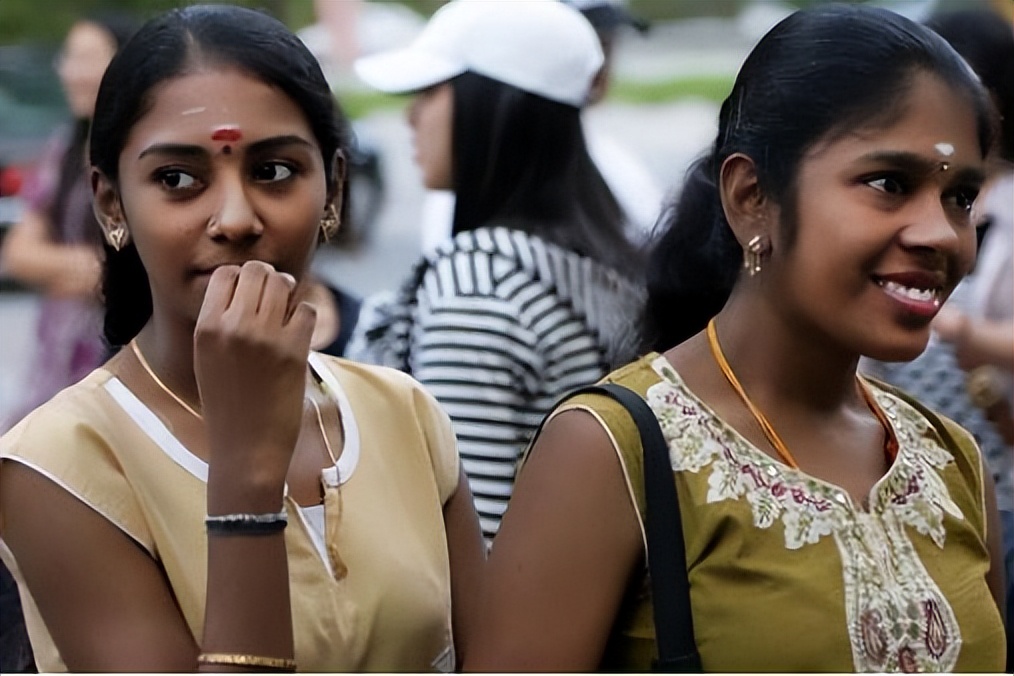 An Indian girl married far away from China and returned to China to ...