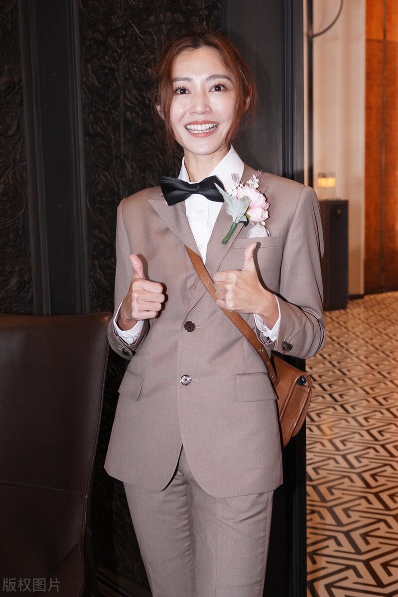 Wei Shiya attended the bridesmaid group - iNEWS