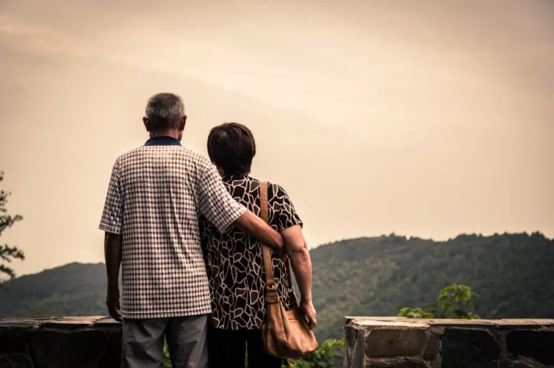 Only when I get old do I know that there are only 3 closest relatives ...