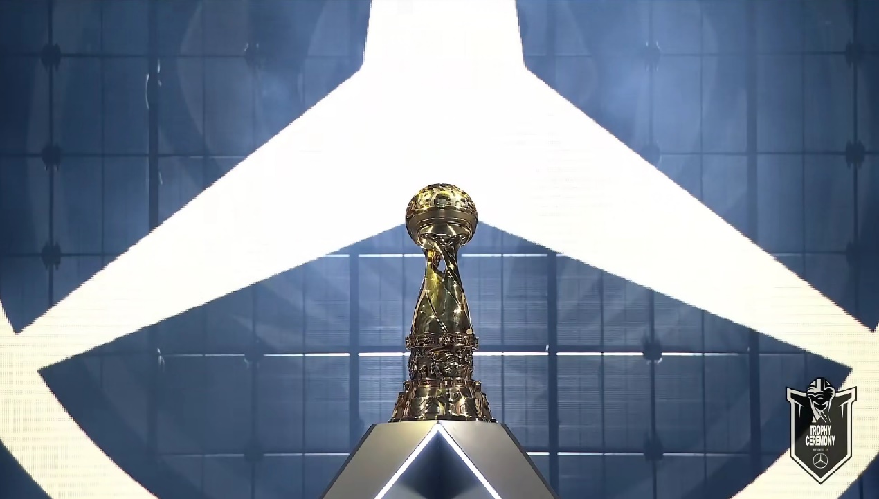 Uzi predicted BLG's tactics and pointed out the problem of Elk. Vayne should be flexible in his ...