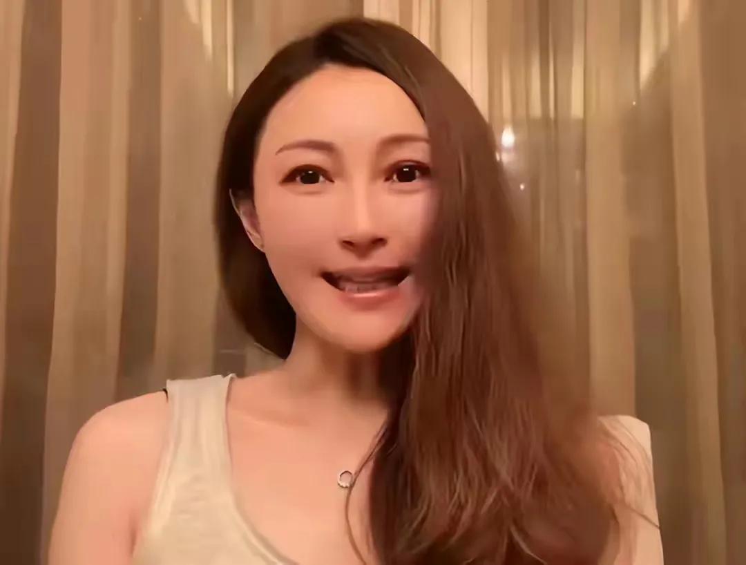 Yao Di appeared to promote the new movie "Feng Shen Huo Shang", the ...