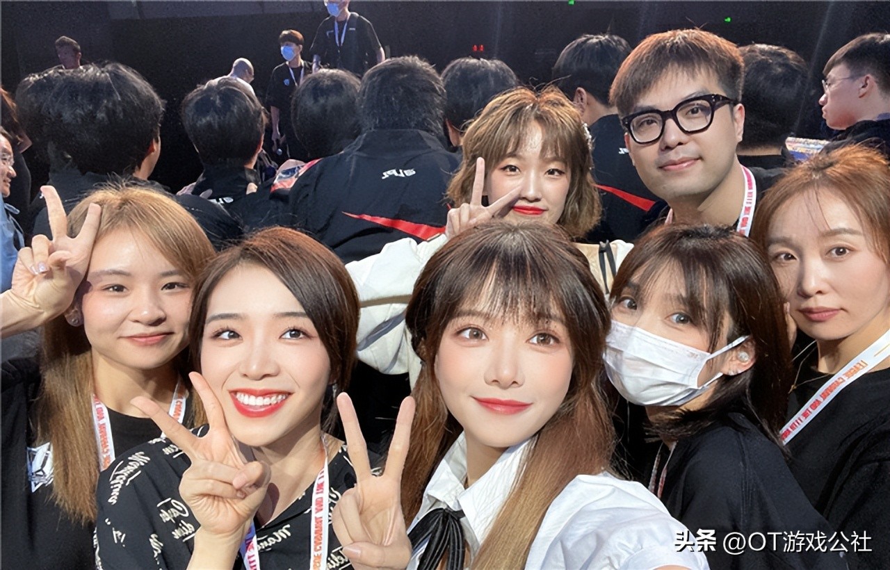 Yu Shuang tells a small backstage detail: the staff wept for RNG, but ...