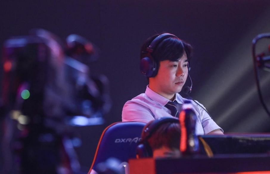 姿态、严君泽搞事情！369拿MVP后，两人一起询问Karsa - 资讯咖