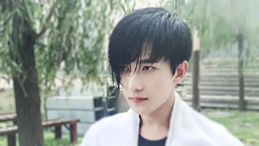 From a handsome boy to a "square-faced uncle", has the 32-year-old Yang ...