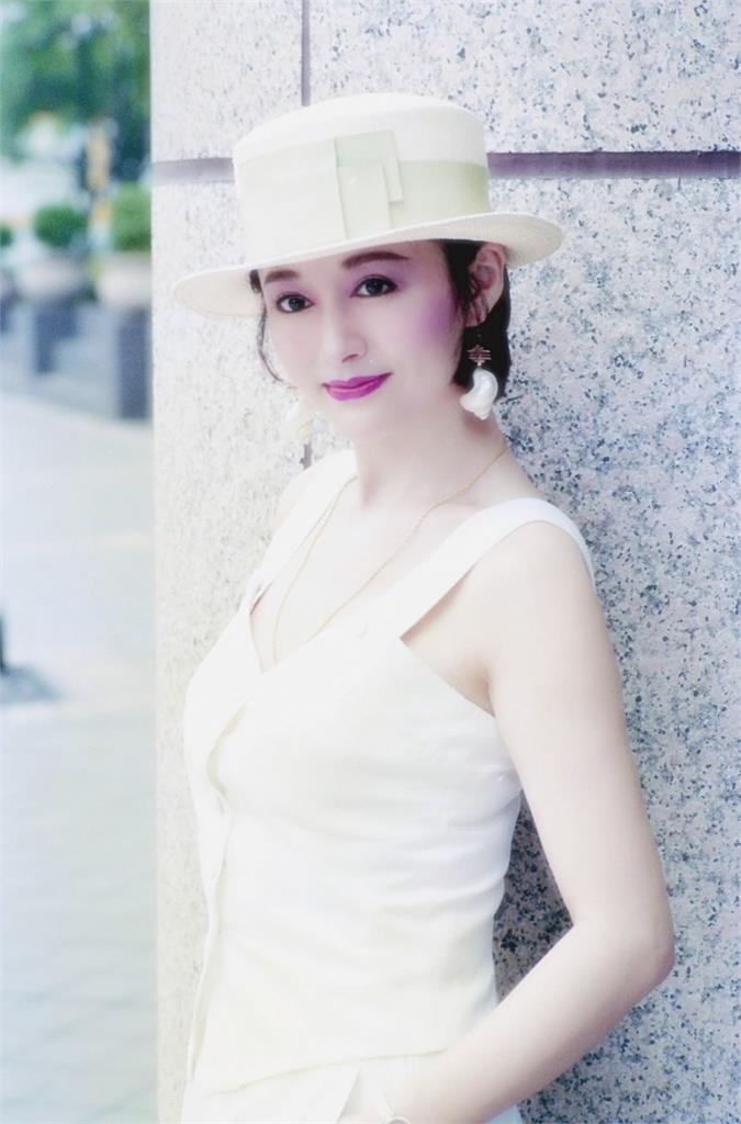 The 73-year-old "Goddess of Agelessness" Pan Yingzi's recent photo ...