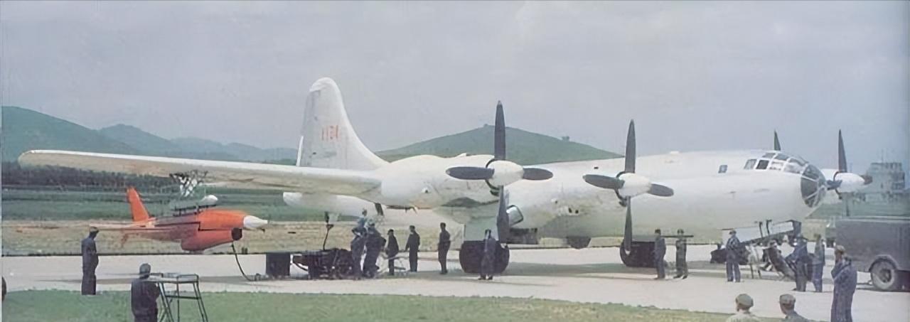 Tu-4 bomber - China's first strategic bomber, suppressing rebellion in ...