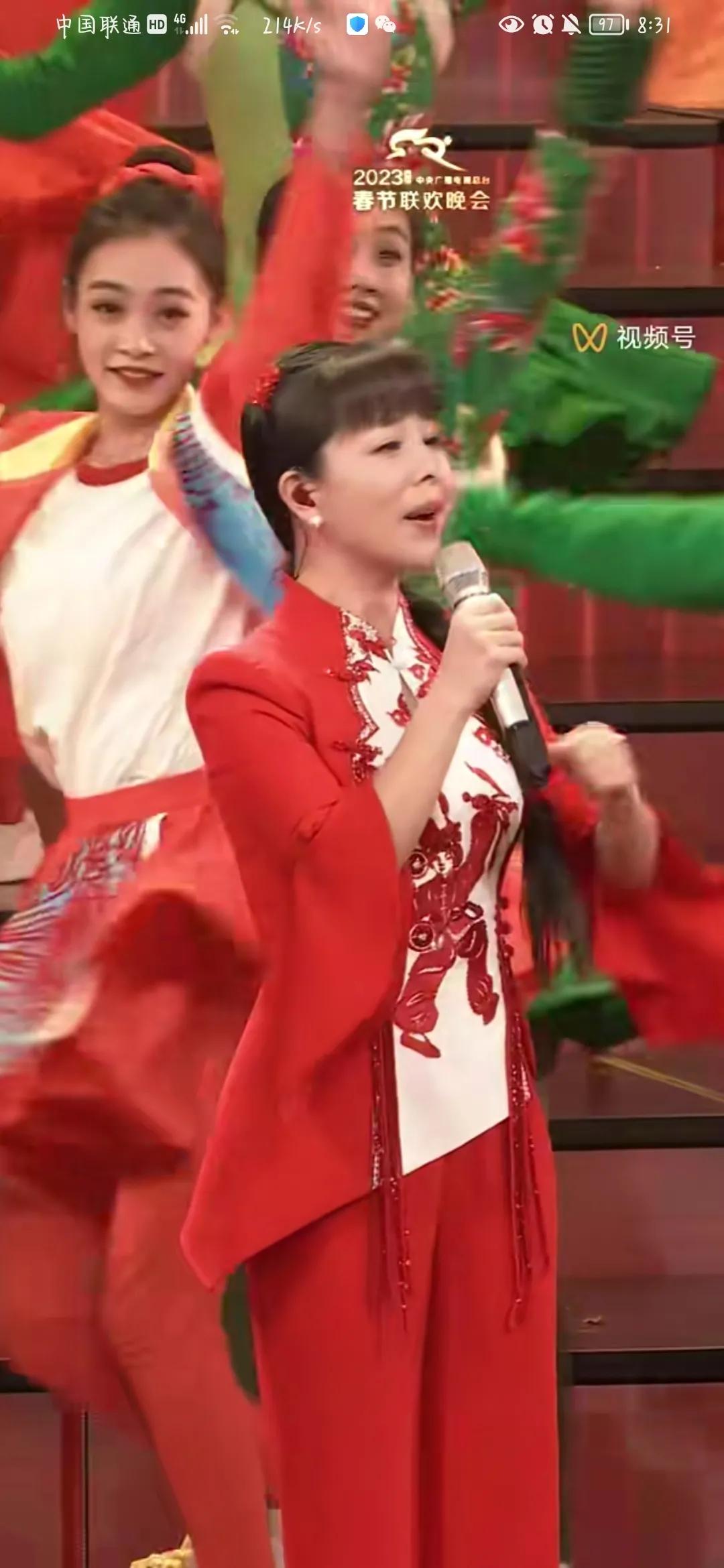 Deng Chao is singing again? He is so happy and all the good luck comes ...