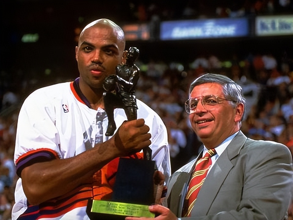 Scoring leader + steals leader + double team! Why did Jordan miss three ...