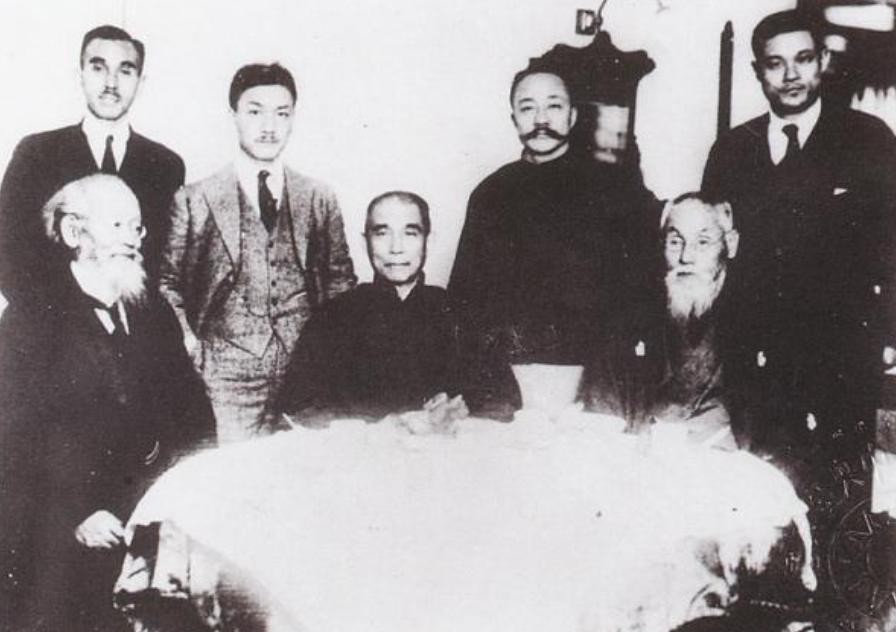 Jiang Weiguo asked Dai Jitao who his biological father was. Dai said ...