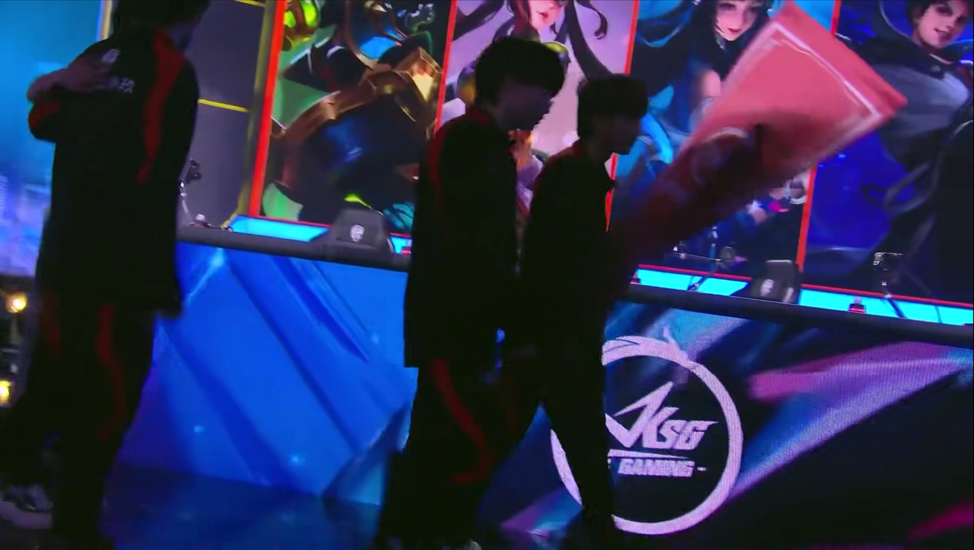 Xiao A left the stage with Xiao Jiu in his arms, and KSG shot Fu to ...