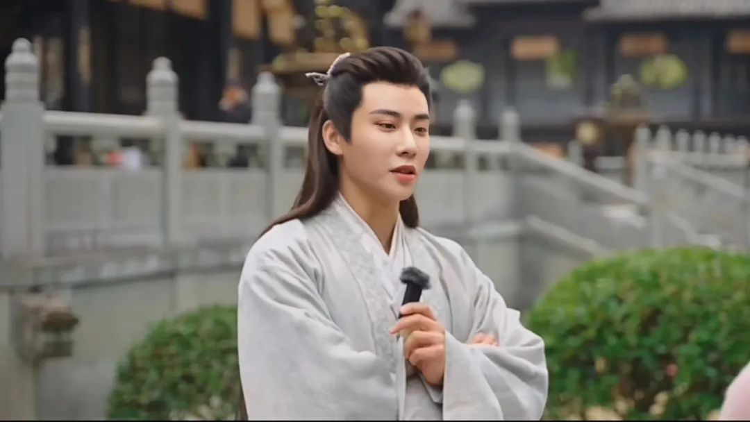 During the hot filming of "Fengwu Yanhua", Dai Gaozheng and Wang Xudong chatted about ...