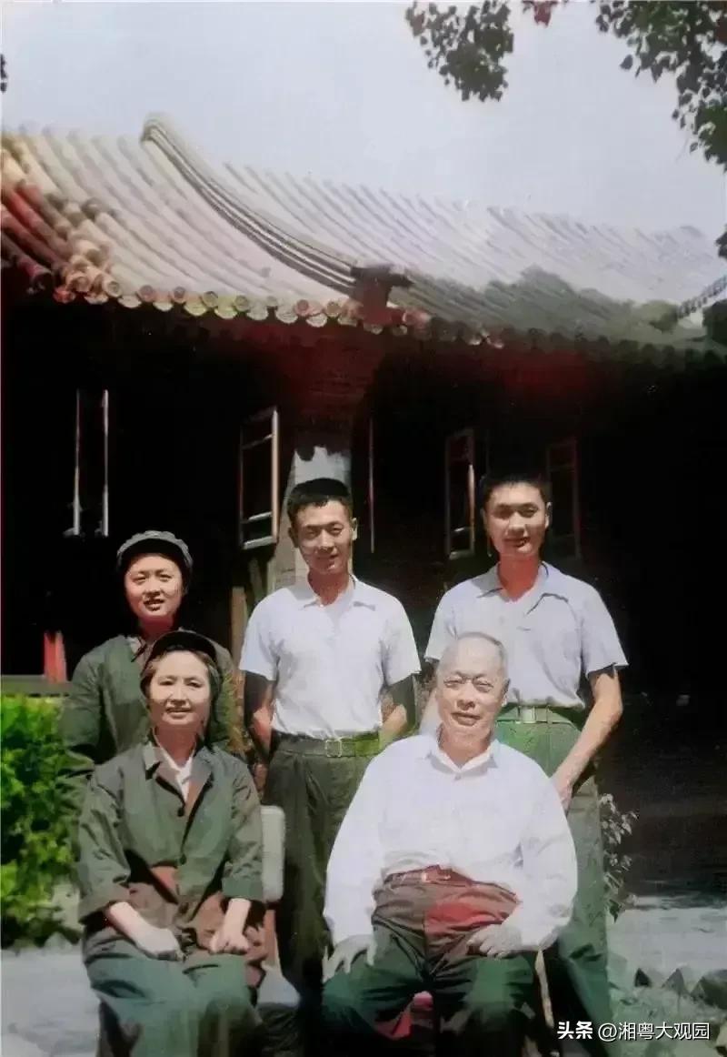 In 1972, Chen Yi passed away. Not seeing his father for the last time ...