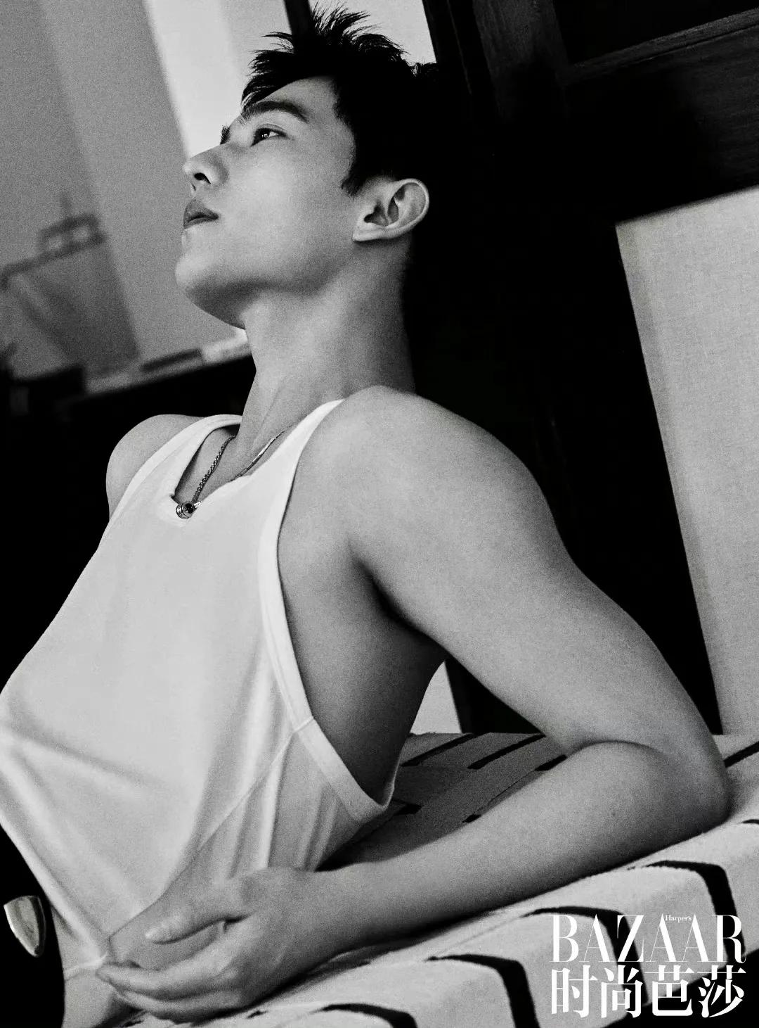 "Yang Yang's New Picture" shows the waistline!Shirtless and seductive ...