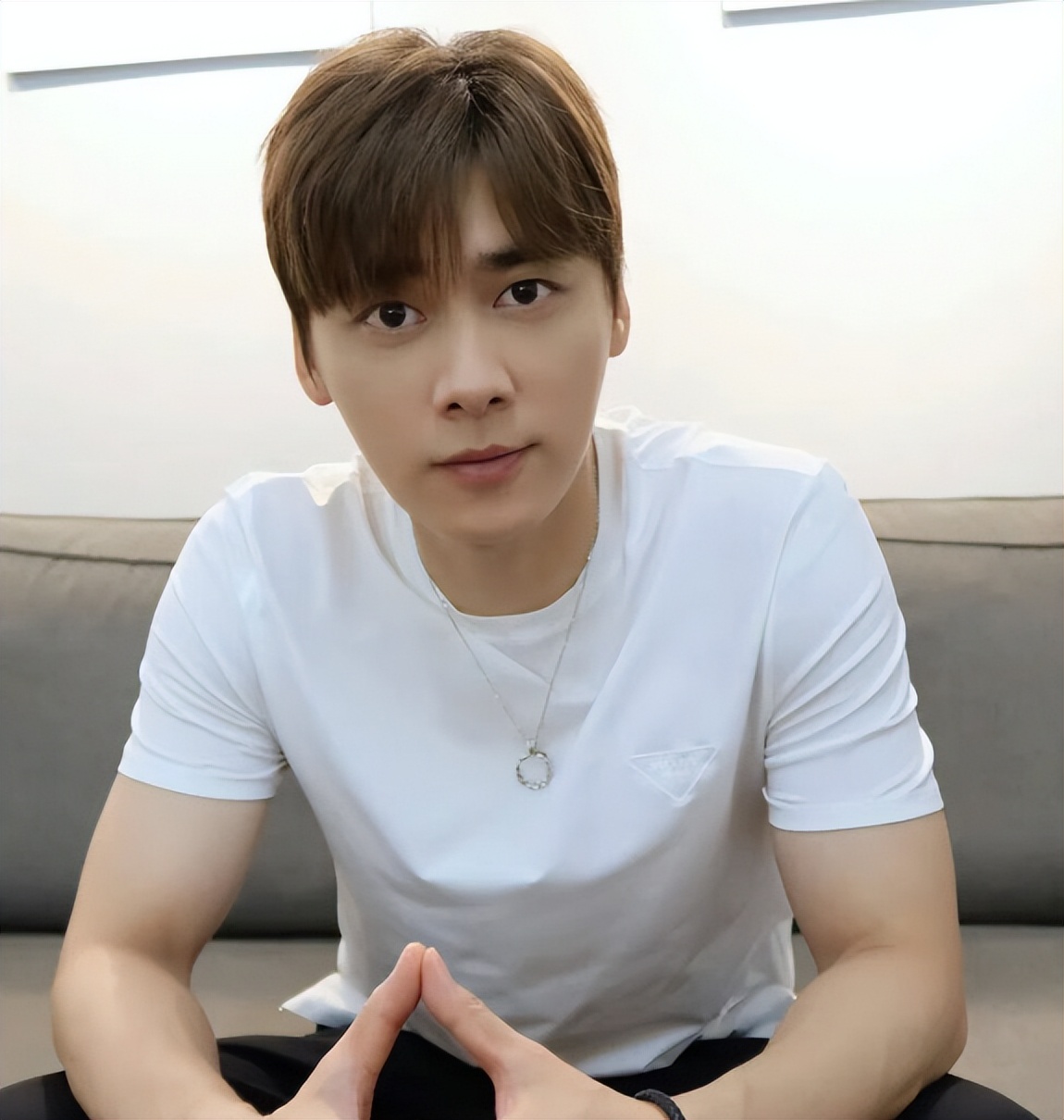 Li Yifeng: The picture of "choose a concubine" with a tablet in hand ...