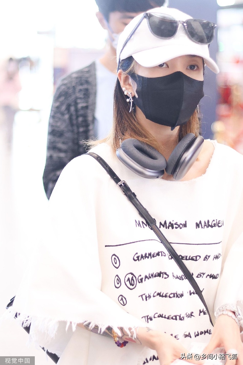 Naiwan appeared at the airport in a white look - iNEWS